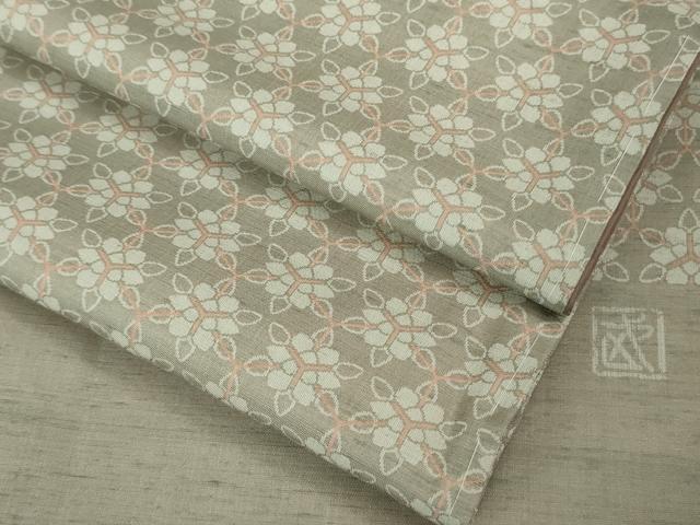 平和屋本店●極上　最高級　人間国宝　北村武資　経錦　お召　亀甲花紋　利休白茶色地　たとう紙・反端付き　逸品　DZAB2249kh6