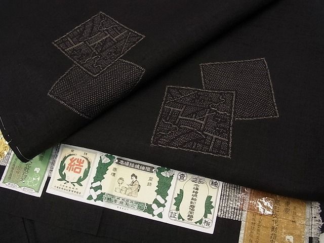 平和屋本店■超希少　本場結城紬　重要無形文化財　地機　１６０亀甲　飛び亀甲柄　黒地　証紙付　逸品　未使用s7322