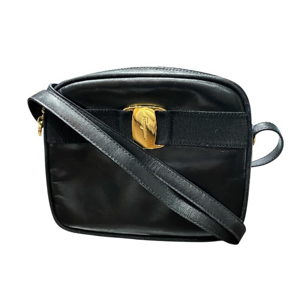 フェラガモ ガンチーニ DE-21 バッグ ショルダーバッグ レディース【中古】