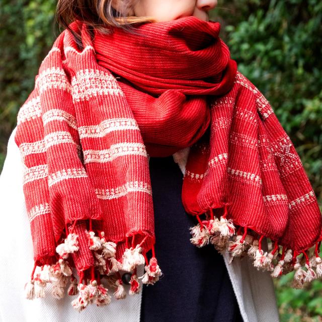 【送料無料】 ブジョーディ村の手織りショール / ストール マフラー ブランケット カッチ 刺繍 TIRAKITA(ティラキタ) ドゥパッタ スカーフ レディース エスニック衣料 アジアンファッション エスニックファッション