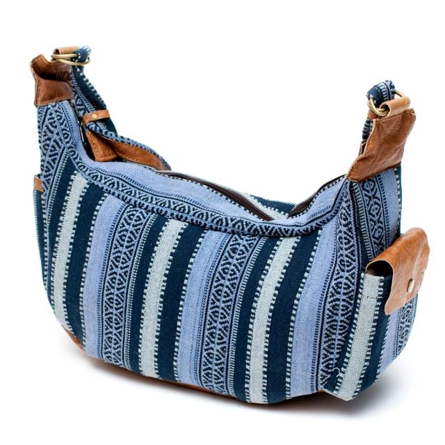 送料無料】 エスノ刺繍のバナナ型レザーショルダーバッグ / エスニック