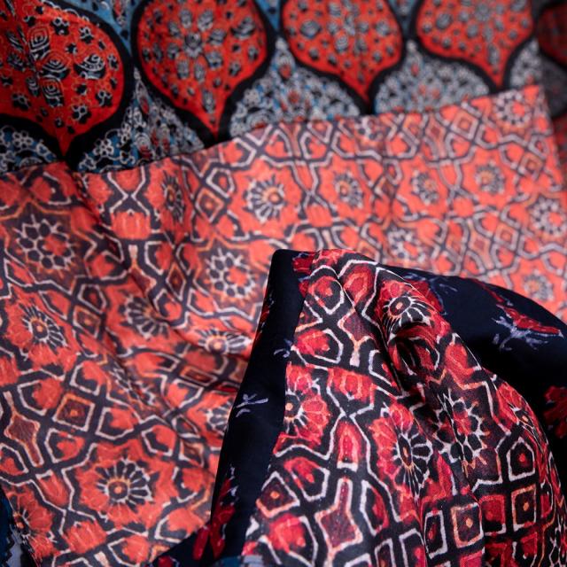 送料無料】 【インド品質】 1点もの インドの伝統柄 アジュラック模様