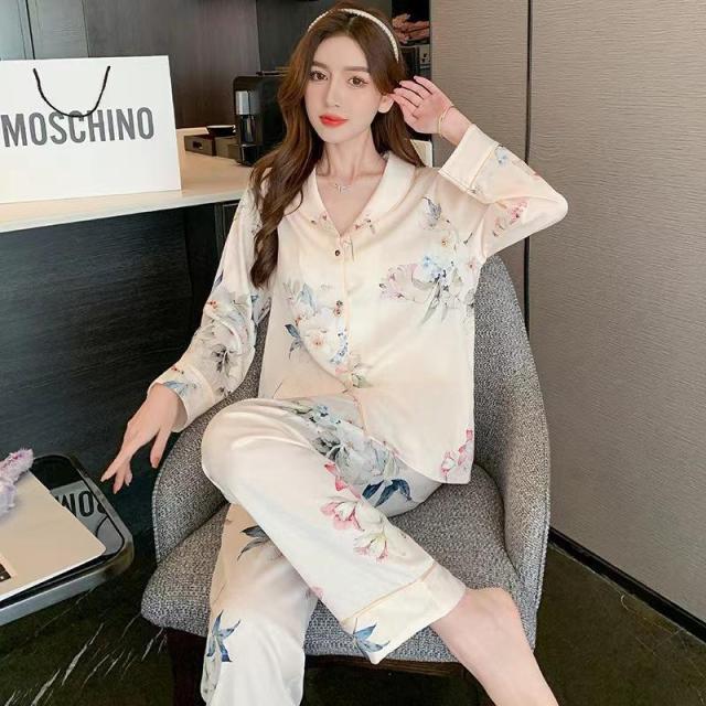 レディース エレガントな花柄服 シルクパジャマ 前開き お花の刺繍がキレイ仕上がり長袖 洗える 上下の2点セット[母の日]