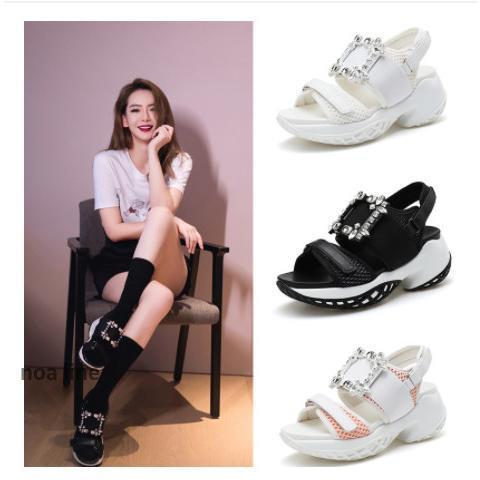 ビジューバックルスポーツサンダル