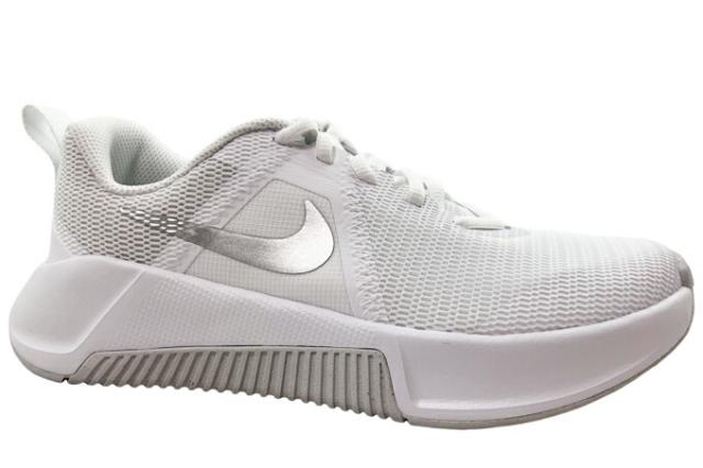 スニーカー ウィメンズ ナイキ MC トレーナー 3 FQ1830 100 ホワイト/メタリックプラチナ 23.0~25.0cm レディース W NIKE MC TRAINER 3 ローカット 靴 シューズ 軽量 カジュアル タウン スポーツ 男性 紳士 男子 学生